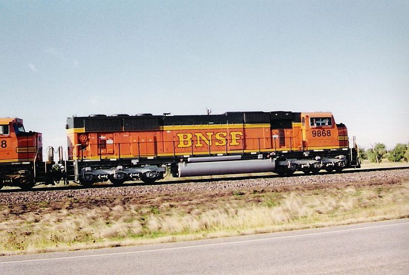 BNSF SD 70MAC 9868